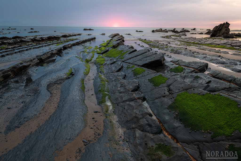 Playa de Barrika, atardeceres únicos en Bizkaia - Noradoa