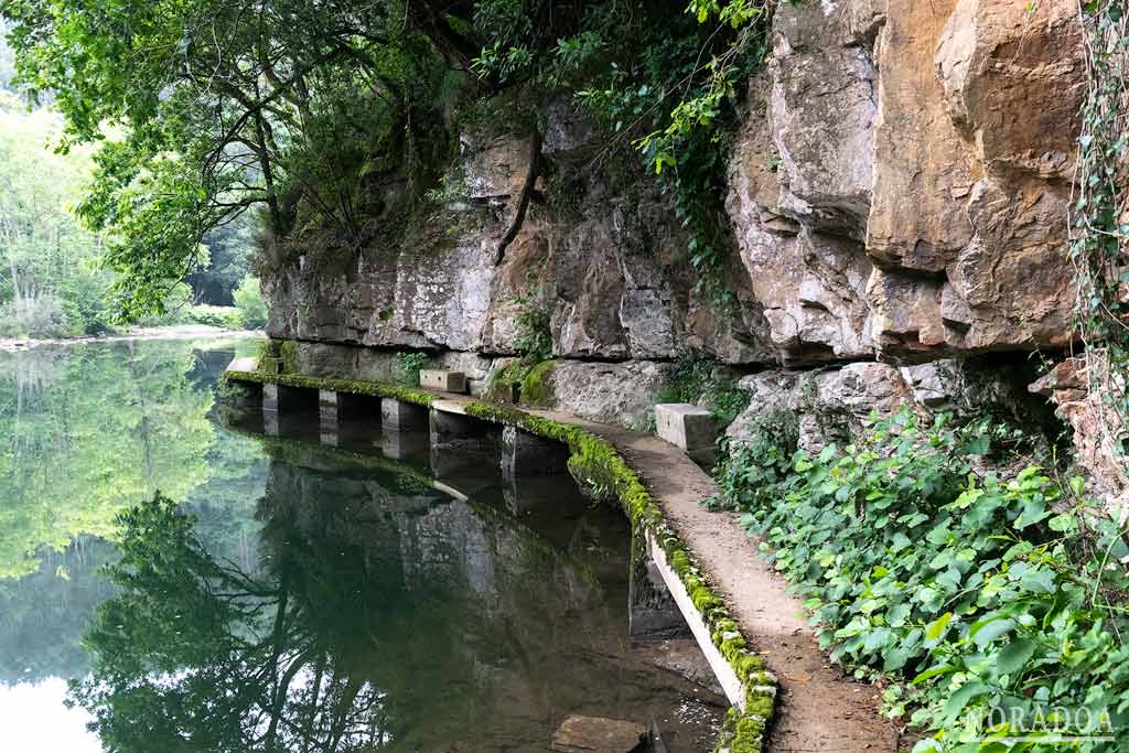 Senda fluvial Gibaja, una ruta con pasarelas sobre el río Asón